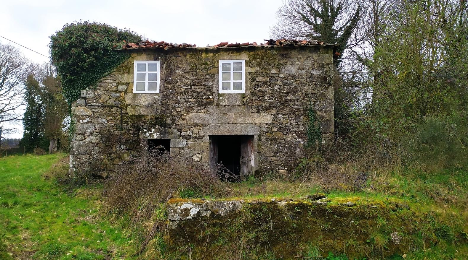 Village house with land for sale in LU-P-1002, Comezo, TR75249