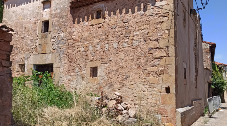 Village house with land for sale in Calle Somera, Valdegeña, TR108834