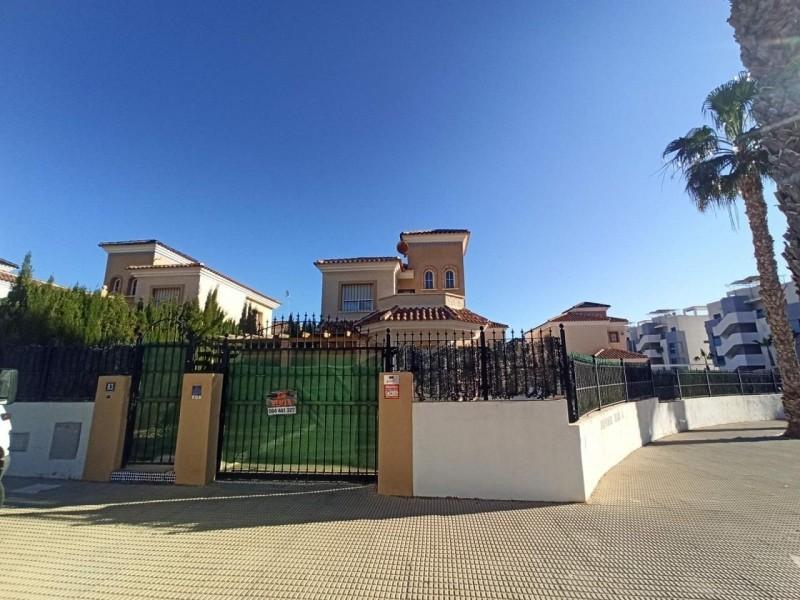 Village house with land for sale in España, Guardamar del Segura, TR317005