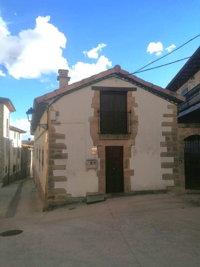 Village house with land for sale in España, Irujo, TR350599